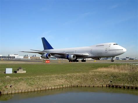 Air Force One Fleet Why The Usaf Bought Two More 747 8s