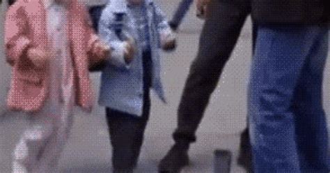 치킨 기부 돈 대신 치킨이라도 소녀들의 순수함에 미소