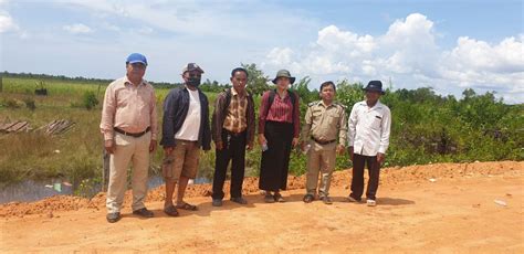 លោក ហុង ប្រុស អភិបាលស្ដីទីស្រុកស្រែអំបិល