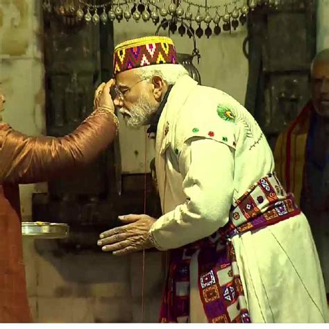 Pm Modi In Kedarnath ವಿಶೇಷ ಉಡುಗೆ ತೊಟ್ಟು ಕೇದಾರನಾಥದಲ್ಲಿ ಪೂಜೆ ಸಲ್ಲಿಸಿದ
