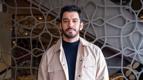 Кој е Умут од серијата Шербет од брусница Во који ТВ серии глумеше Умут Tvserijali Soprevod