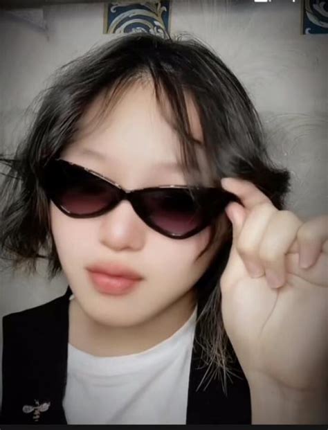 Инээвэл залуужна Гурван орос эр хэний эхнэр хамгийн том бөгстэй болохыг харьцуулжээ Эхний эр