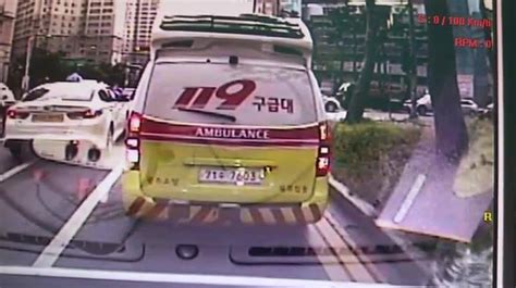 지난 7월 2일 119구급차 승합차 충돌 동영상 이 사고로 119구급차가 옆으로 넘어져 5명이 다치고 병원으로 이송됐다 이송