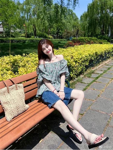 ปักพินโดย Mintmint Tang ใน China Fashion Style สไตล์แฟชั่นเกาหลี สไตล์แฟชั่น ชุด