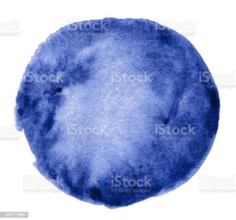 흰색 종이 곡물 질감에 파란색 수채화 손으로 얼룩을 그린 추상적인 물 색깔 예술 브러시 페인트 스플래시 배경 파란색에 대한 스톡 사진 및 기타 이미지 Istock