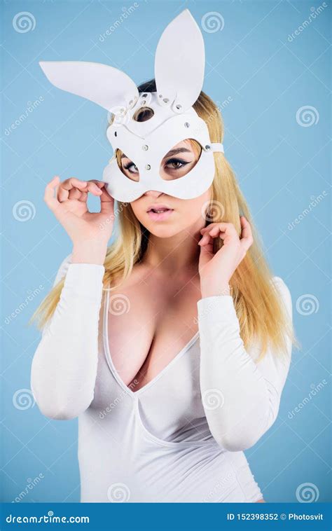 迷信时尚秀丽 统治的超级英雄 有性感的蠢材的肉欲的妇女 R E 库存照片 图片 包括有 日期 狂欢节 152398352