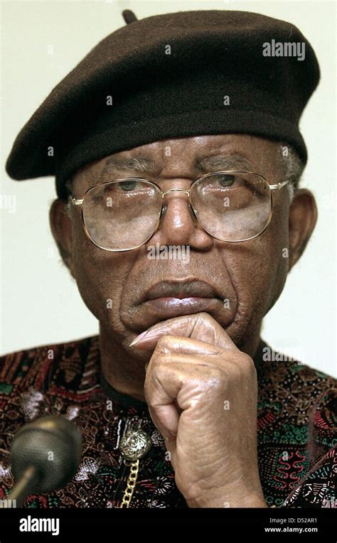 Chinua Achebe Hi Res Stock Photography And Images Alamy