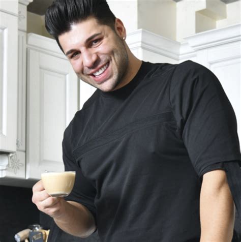 Фики се къпе в злато буквално Вижте 24 каратовата му баня Снимки За Жената