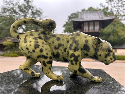 Crouching Leopard Zimsculpt