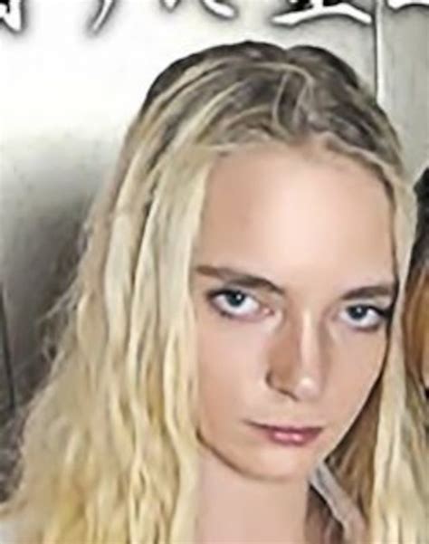 Whats The Blonde Porn Star Of This Photo 2 Replies 1295864