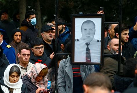 Як збитий літак змінює ставлення азербайджанців до Росії Читайте на Ukr Net