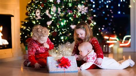 Подарунки сімї на Новий рік 2023 що подарувати ідеї подарунків