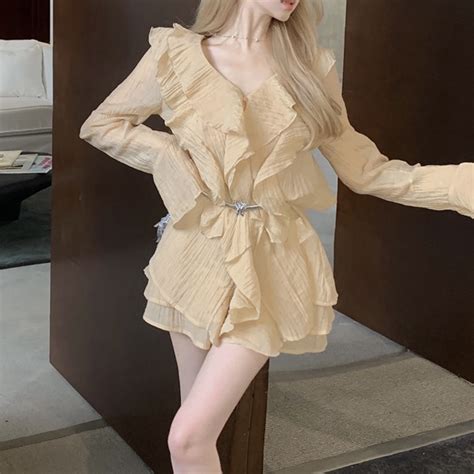 코디세트브이넥 프릴 디테일 셔츠a라인 더블 플레어 미니스커트 세트 Ag114589e