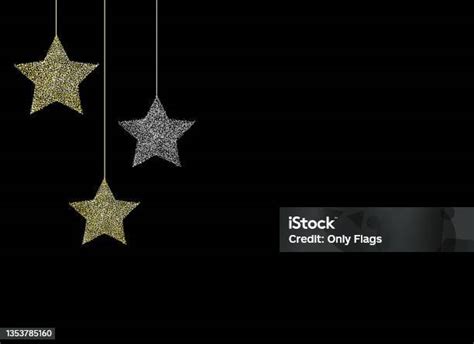 금과 은 반짝이 입자 는 Png 또는 투명 한 배경에 고립 된 상단에서 매달려 별 크리스마스 새해 생일 및 고급 카드에 대한 그래픽 리소스 벡터 일러스트레이션 금색에 대한