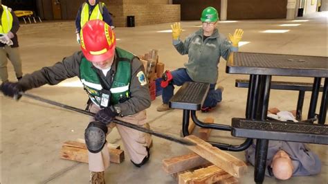 Av Cert Instructor Ray Harrell Cribbing To Rescue A Trapped Victim