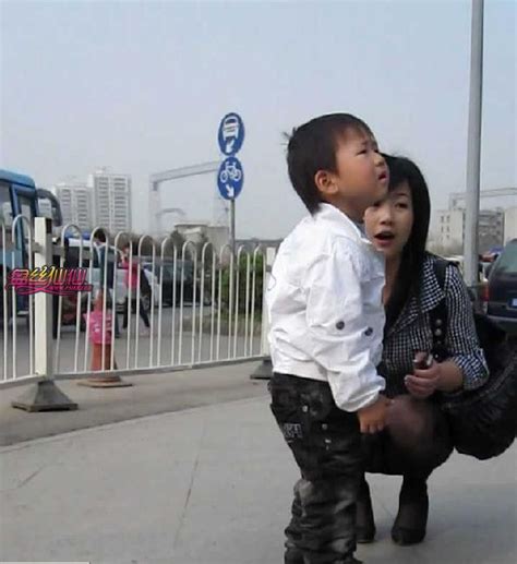 手机近距离偷拍性感妈妈 盘丝仙仙 美丝街拍视频网