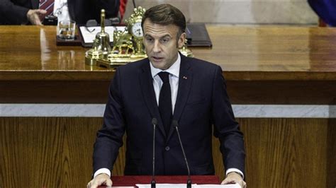 Франция в очакване Макрон с обръщение към нацията след падането на правителството