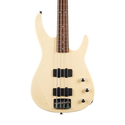 Used Peavey Foundation Fretless Bass White Cream City Music