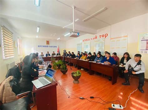 АЙМГИЙН ЗАСАГ ДАРГА М ИДЭРБАТААР АХЛУУЛСАН АЖЛЫН ХЭСЭГ ХАЛЗАН СУМАНД АЖИЛЛАЖ БАЙНА