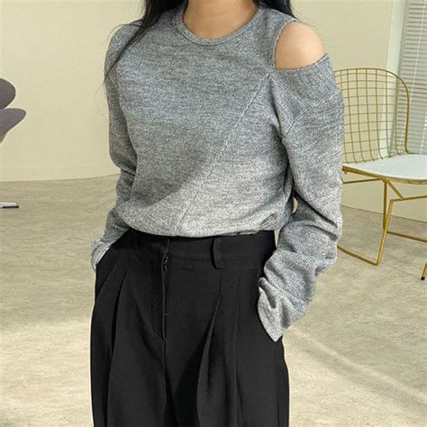 오버무드 루즈핏 언발 크로스 사선 오프숄더 어깨 트임 티 2color