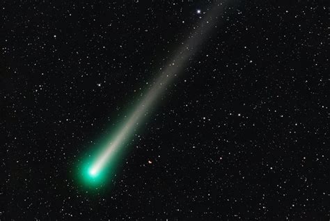 石倉徹也 Tetsuya ISHIKURA on Twitter 珍しい緑色の彗星が2月1日5万年ぶりに地球に最接近 太陽系の端に