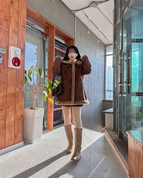 지민jeemin 패션 And 뷰티 광고 Doffseptofficial 매일 입는 패딩이 지겨울 땐 시크한 매력의 무스탕은 어떠신가요🍪 도프셉 무스탕 코트는 힙을