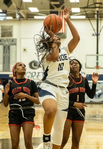 1 000 Point Scorer Edwin Extends Shoemakers Season Shoemaker