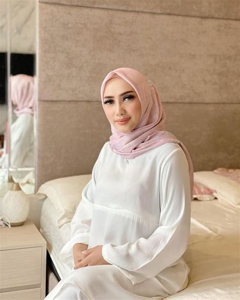 4 Hot Sexy Yulita Intan Sari Bikini Pics