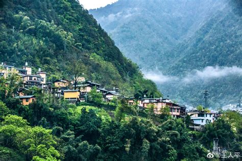 贡山独龙族怒族自治县地处滇西北怒江大峡谷北段有三江明珠
