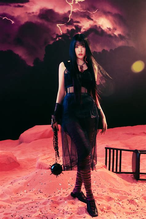 더쿠 팬들사이에서 취향 갈린다는 아이돌 컨셉