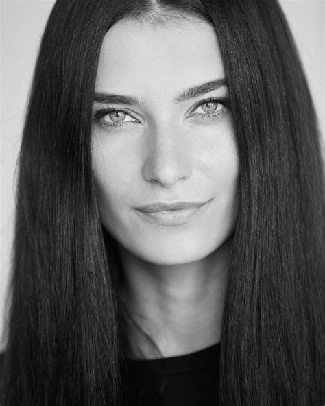 Yanna Faces Model Agency