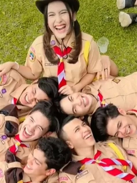 6 Foto Jadul Pesinetron Cewek Saat Pakai Seragam Pramuka Ini Curi Perhatian Hot