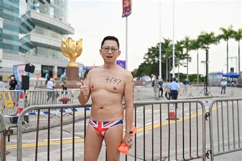 Inmediahknet On Twitter 有泳手穿英國國旗泳褲游渡海泳 指原欲著中國國旗憂被捕
