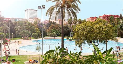 Detenidos Dos Vigilantes Por No Dejar Pasar A Una Mujer Con Velo En Una Piscina