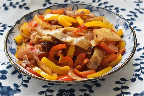 一个人吃饭我从不点外卖简单炒这盘好吃又管饱生活有滋有味 6park