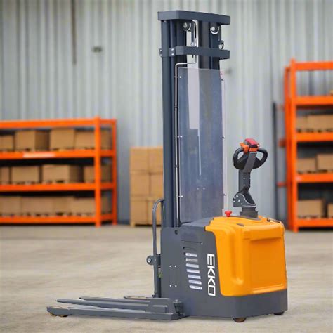 Electric Straddle Stacker 4400 Lbs Capacity Lift Height 216 Ek