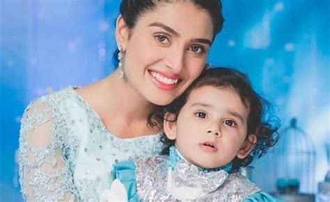 Ayeza Khan Is A Super Mom And Heres Why Reviewitpk
