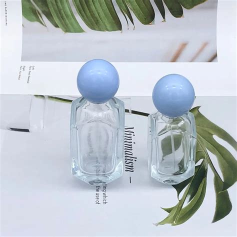 고급 미세 미스트 스프레이 빈 유리 향수병 베이비 블루 볼 커버 섬세한 화장품 리필 병 30ml 50ml 5 개