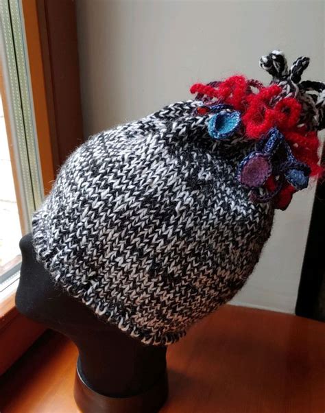 Шапочка вязаная Хризантема купить в интернет магазине Ярмарка Мастеров по цене 3000