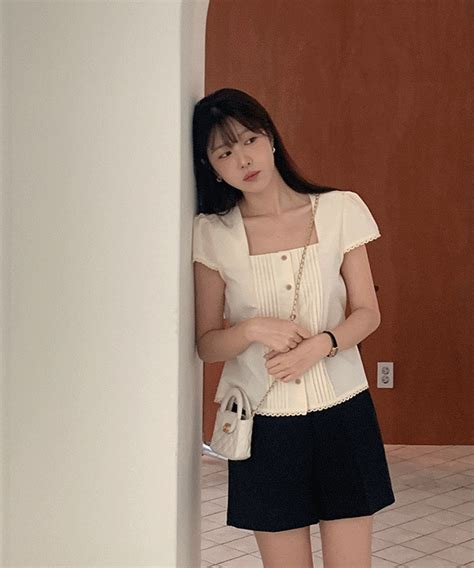 레이스 스퀘어 블라우스 에이블리
