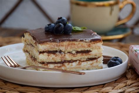 Бисквитена торта с маскарпоне и течен шоколад Ябълка с канела