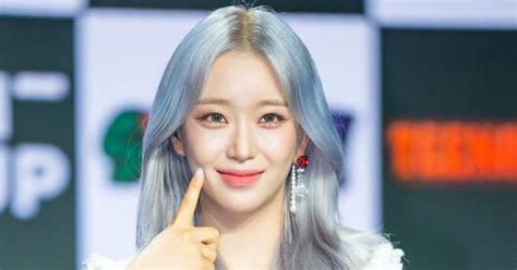 [사진]스테이씨 수민 깜찍하게 애교 포즈