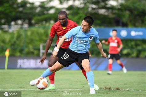 中超 大连人2 2长春亚泰新浪图片