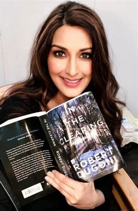 Sonali Bendre Photos Latest Images Of Sonali Bendre Filmibeat