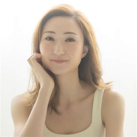 定期的にお腹が張るのが分かるようになってきた😳 とくに、食後・レッスン後・頭を使ったあと。 お腹が風船みたいに パーッン🧨と一時的に膨らんで