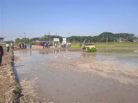 ဘီးလင်းမြို့နယ်ဇုက္ကလိ ကျေးရွာ၌ကောက်စိုက်စက်ဖြင့်နွေစပါးစိုက်ပျိုးခြင်း ကွင်းသရုပ်ပြပွဲပြုလုပ
