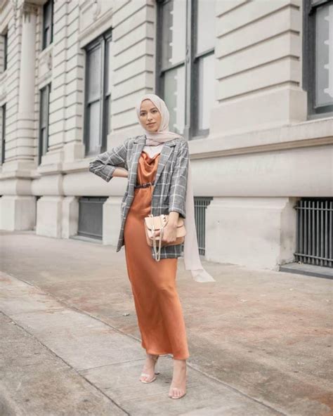 How To Layer Clothes The Right Way 7 Tips To Save Time And Hassle ModestBay