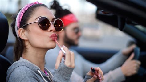 How Does Lip Oil Differ From Lip Gloss