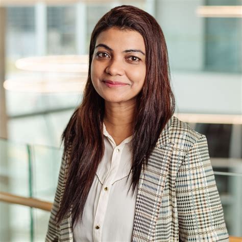 Shama Parween ☁️ Omneky Linkedin