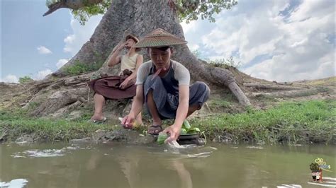 ညီကိုနှစ်ယောက် နွားကျောင်းရင်းပေါ့ပေါ့ပါးပါး စားဖြစ်တာလေး ️သတိ အချဉ်ပေါင်းစားရင် Xင်ခေါင်းယားတယ